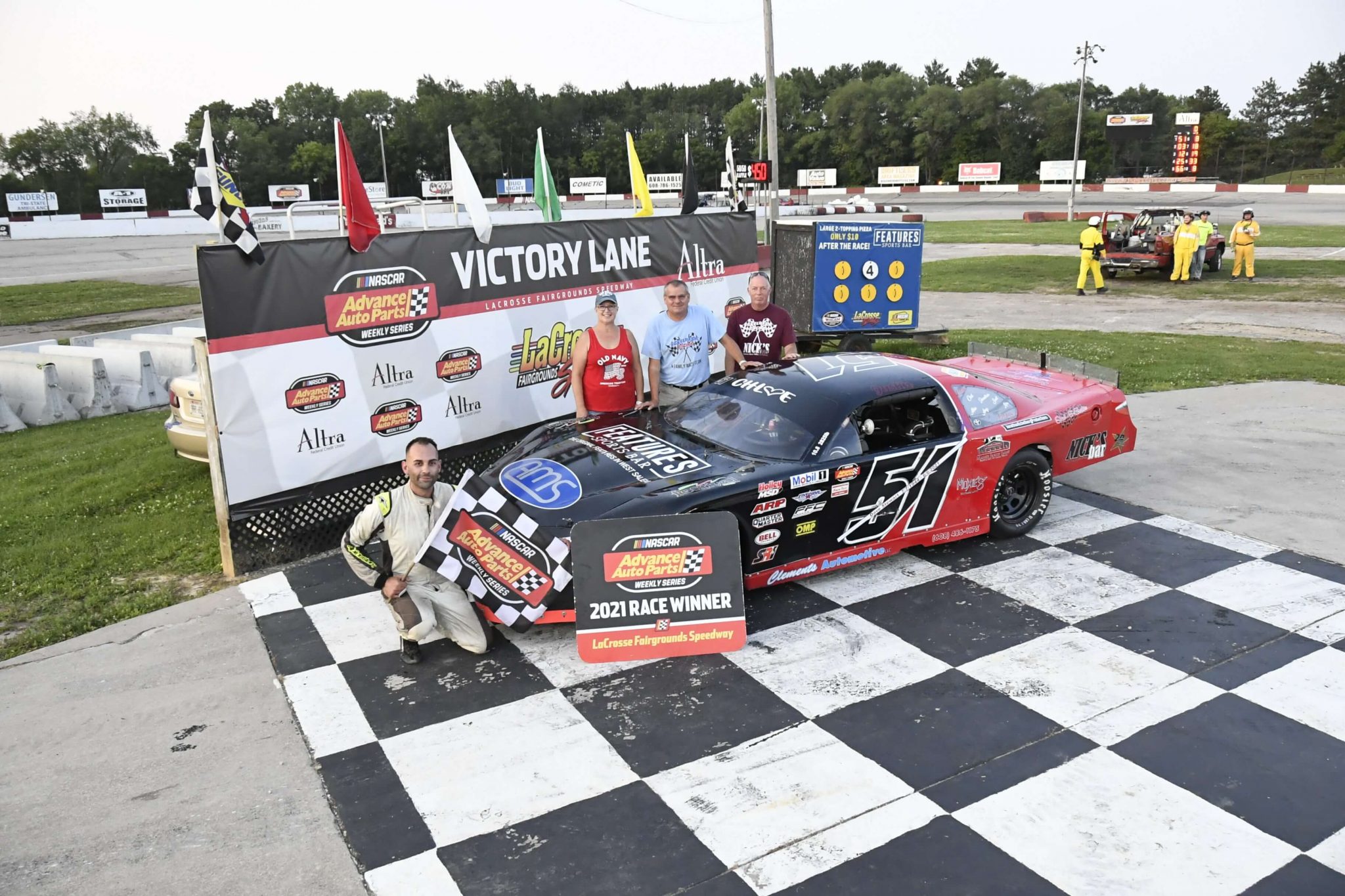 MULLIKIN AND MURGIC SCORE THE 'BEST IN SHOW' BLUE RIBBONS AT LACROSSE ...